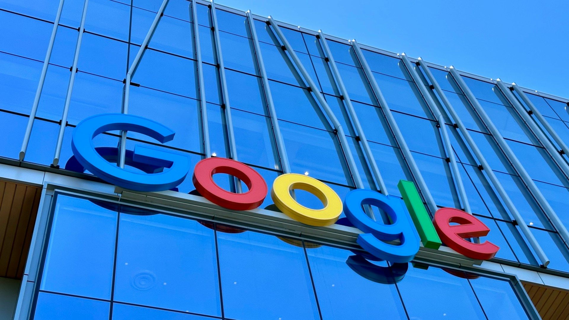 Google commence à recruter du personnel pour son centre de données à ...